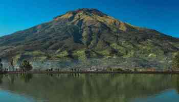Berburu Foto di Wisata Embung Kledung Temanggung, Sajikan Pemandangan Gunung Sumbing dan Sindoro ...
